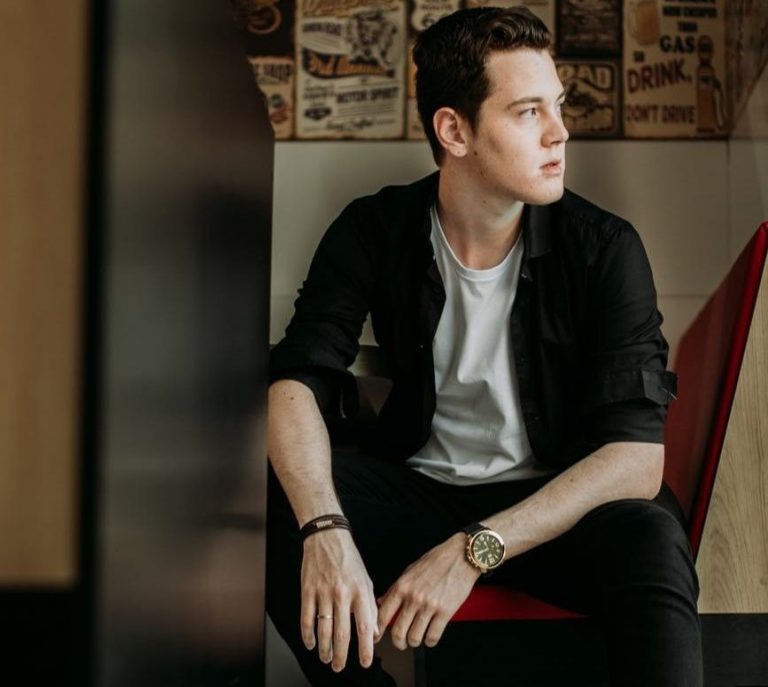 A Cancer Man- The Good Ol' Mate - Astrotalk Consult online astrologer